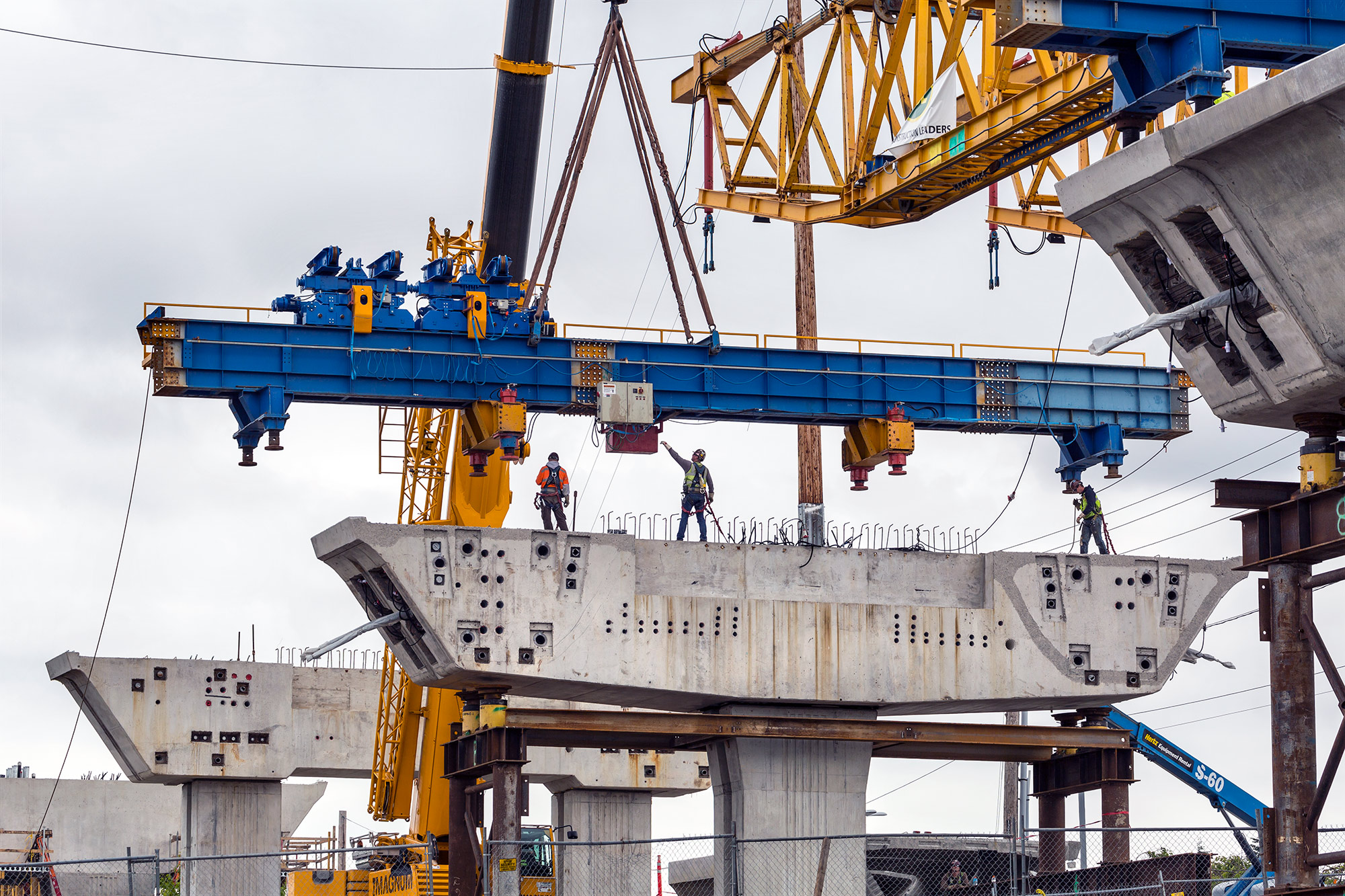 On the Move : How PCL Construction Powers Transportation Infrastructure ...