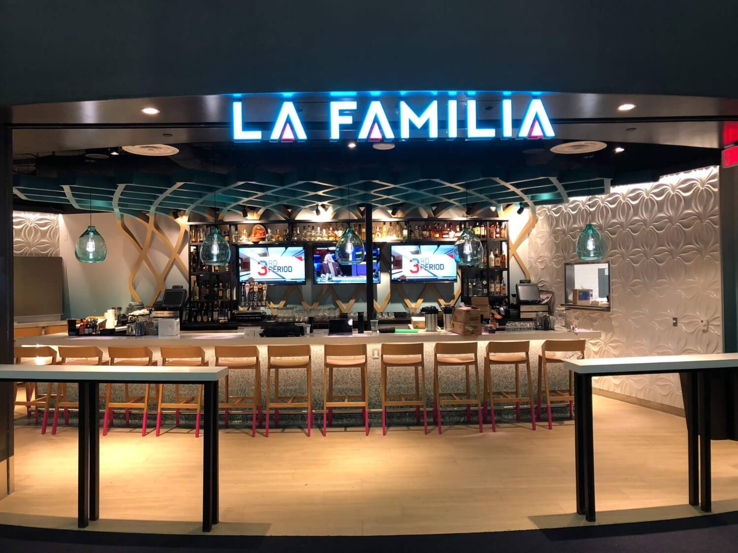 LAX Terminal 3 La Familia Bar
